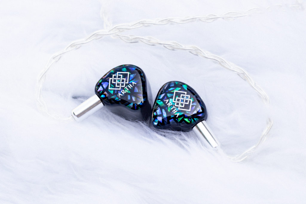 【新製品】flipearsから、特別な想いを込められたハイエンドクラスIEM『ARTHA（アーサ）』が登場!!【ユニバーサル/カスタムIEM】 - イヤホン・ヘッドホン専門店eイヤホンのブログ