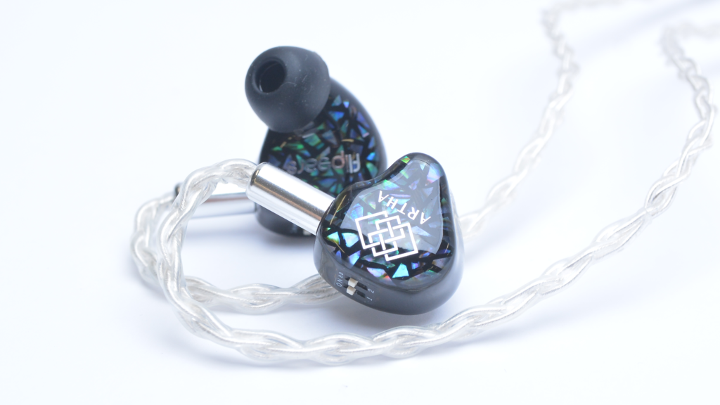 【新製品】flipearsから、特別な想いを込められたハイエンドクラスIEM『ARTHA（アーサ）』が登場!!【ユニバーサル/カスタムIEM】 - イヤホン・ヘッドホン専門店eイヤホンのブログ