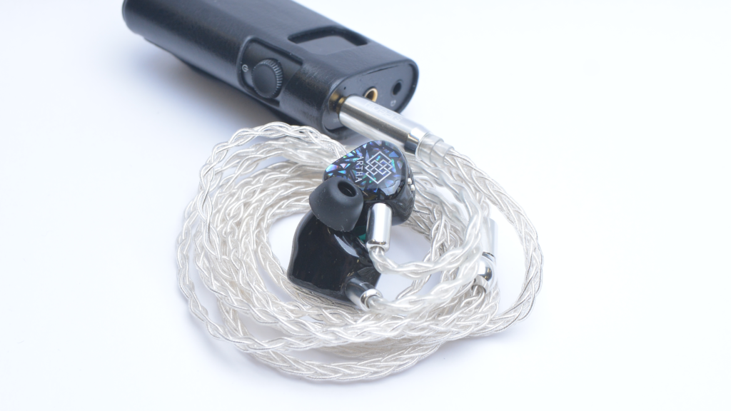 【新製品】flipearsから、特別な想いを込められたハイエンドクラスIEM『ARTHA（アーサ）』が登場!!【ユニバーサル/カスタムIEM】 - イヤホン・ヘッドホン専門店eイヤホンのブログ